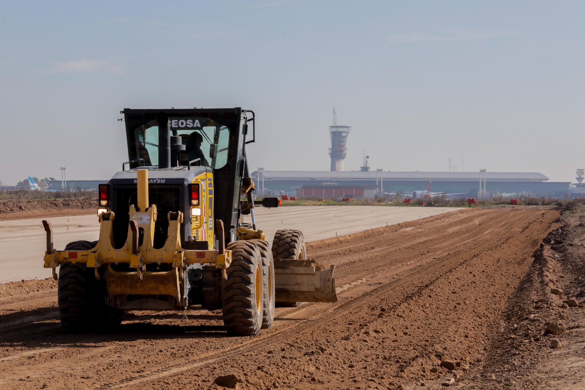 AVANZA LA OBRA DEL RODAJE EN PISTA 17-35 EN EL AEROPUERTO INTERNACIONAL ...