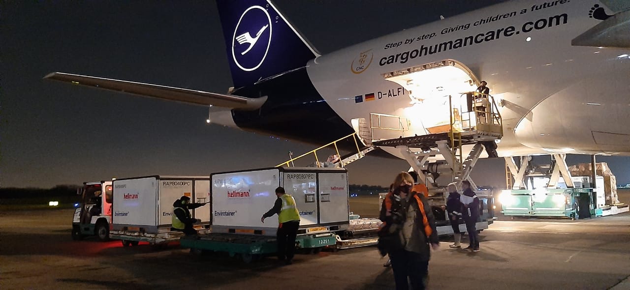 DOS MILLONES 681 MIL VACUNAS. UN SERVICIO DE RAMPA, INTERCARGO. DOS ...
