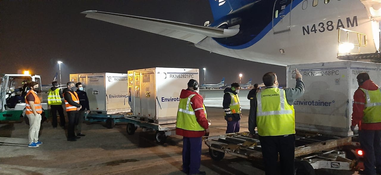DOS MILLONES 681 MIL VACUNAS. UN SERVICIO DE RAMPA, INTERCARGO. DOS ...