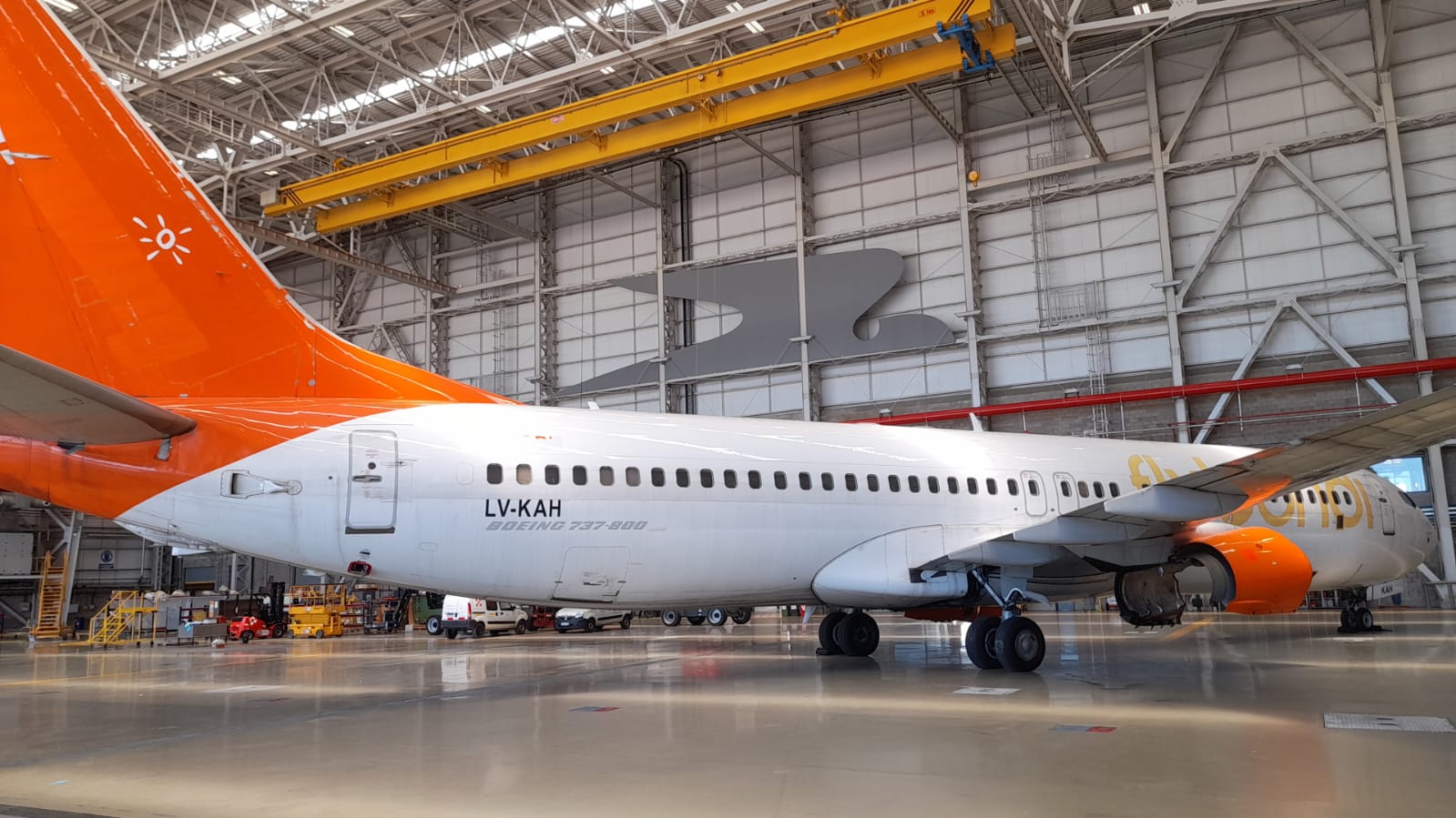 HANGAR 5 A PLENO. UNA SEMANA, CUATRO AVIONES EN REPARACION A TERCEROS ...