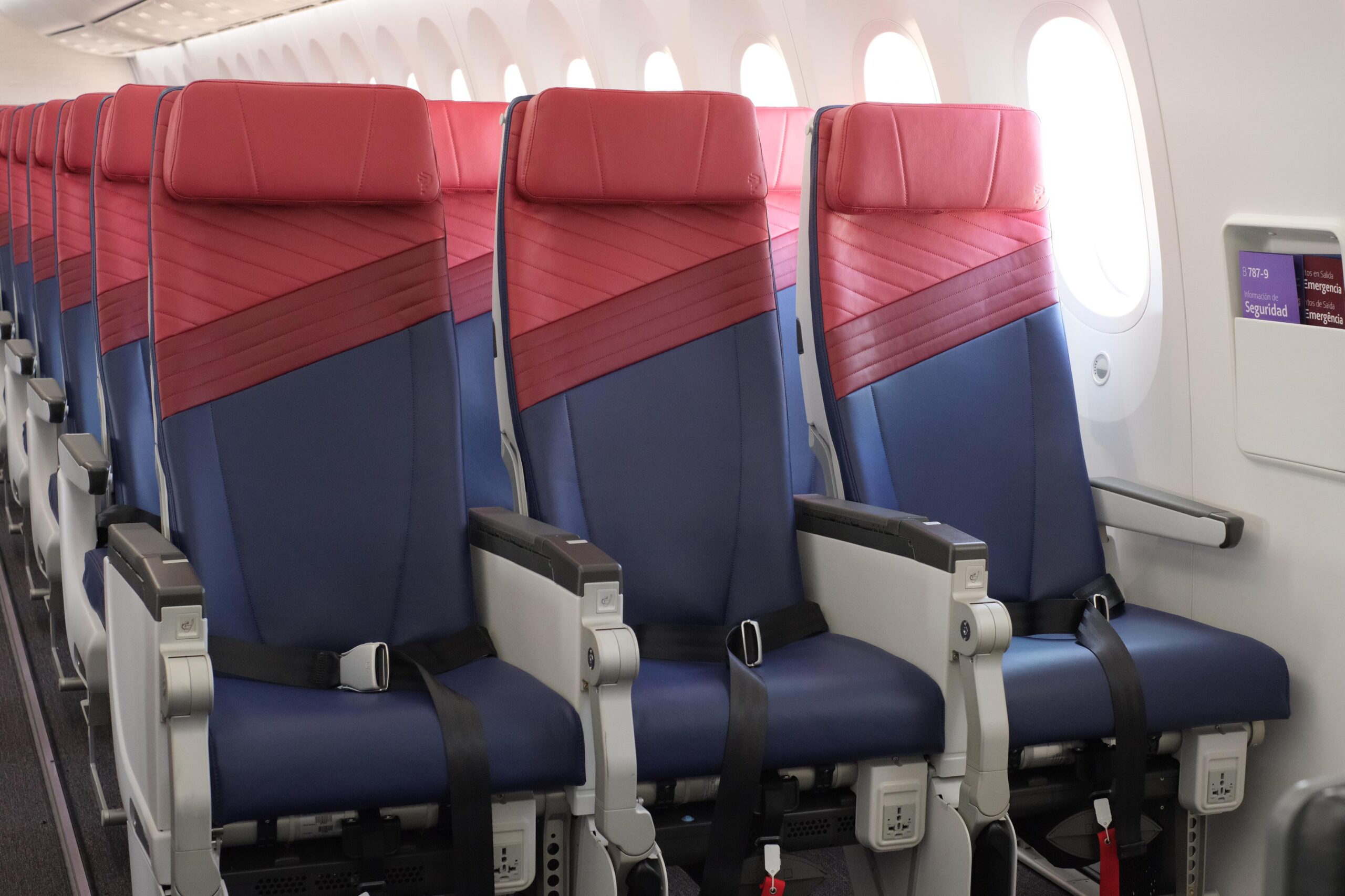 LATAM CON NUEVO INTERIOR DE CABINAS EN SU CLASE ECONOMY DE LOS ...